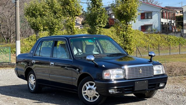 Iron Chef Imports » 2000 Toyota Crown Mild Hybrid - SOLD!